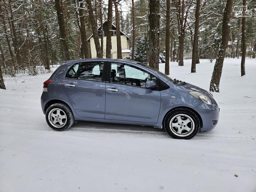 Blue Toyota Yaris 2011 in Kaunas, with an engine capacity of 1.40 L and mileage of 191 thousand km for 3200 €, photo 7 on AUTOMOTO.COM.LV