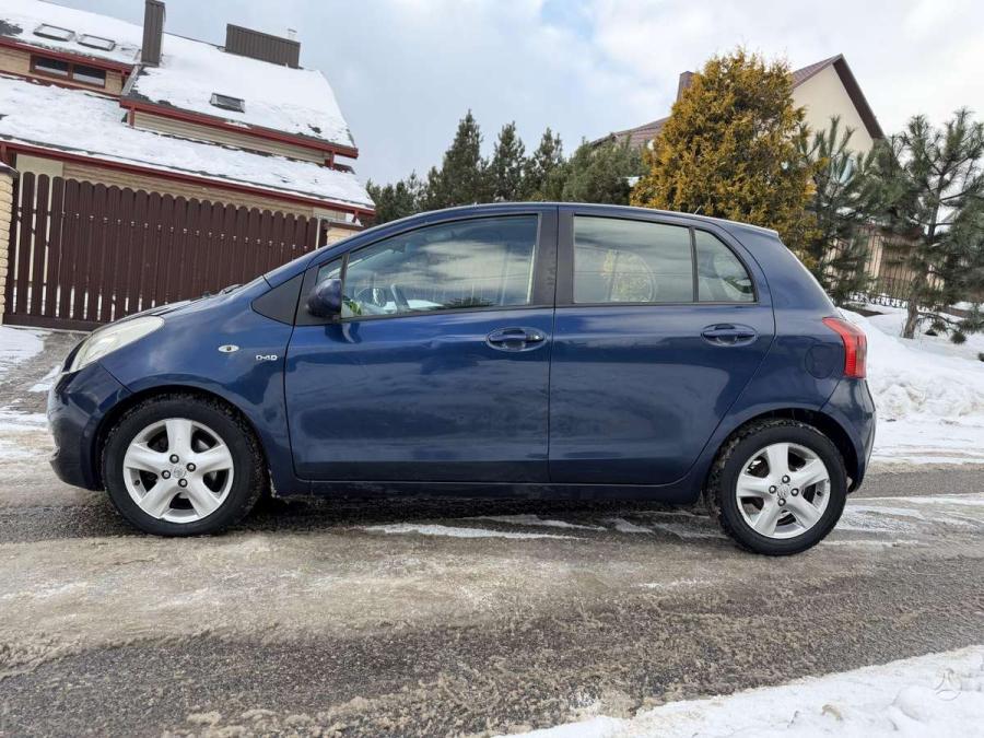 Blue Toyota Yaris 2011 in Vilnius, with an engine capacity of 1.40 L and mileage of 170 thousand km for 2950 €, photo 3 on AUTOMOTO.COM.LV
