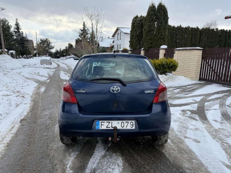 Blue Toyota Yaris 2011 in Vilnius, with an engine capacity of 1.40 L and mileage of 170 thousand km for 2950 €, photo 6 on AUTOMOTO.COM.LV