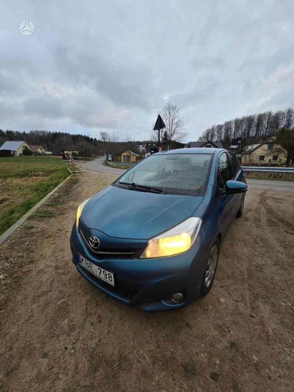 Blue Toyota Yaris 2012 in Vilnius, with an engine capacity of 1.33 L and mileage of 182 thousand km for 5200 €, photo 1 on AUTOMOTO.COM.LV