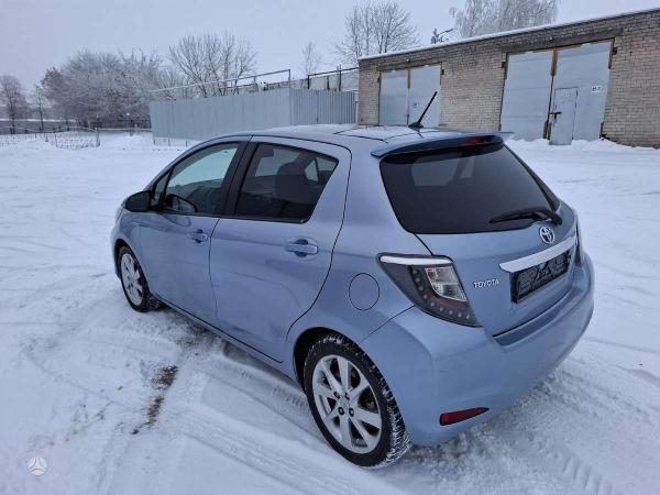 Zils Toyota Yaris 2012 Panevēža, ar dzinēja tilpumu 1.50 L un nobraukumu 193 tūkst. km par 7000 €, foto 4 vietnē AUTOMOTO.COM.LV