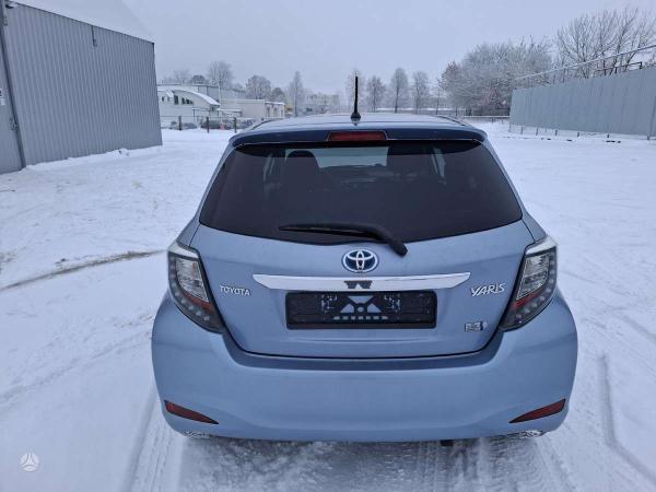 Zils Toyota Yaris 2012 Panevēža, ar dzinēja tilpumu 1.50 L un nobraukumu 193 tūkst. km par 7000 €, foto 5 vietnē AUTOMOTO.COM.LV