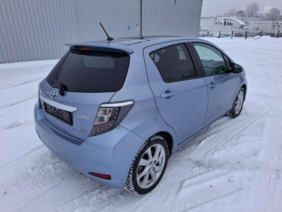 Blue Toyota Yaris 2012 in Panevezys, with an engine capacity of 1.50 L and mileage of 193 thousand km for 7000 €, photo 6 on AUTOMOTO.COM.LV