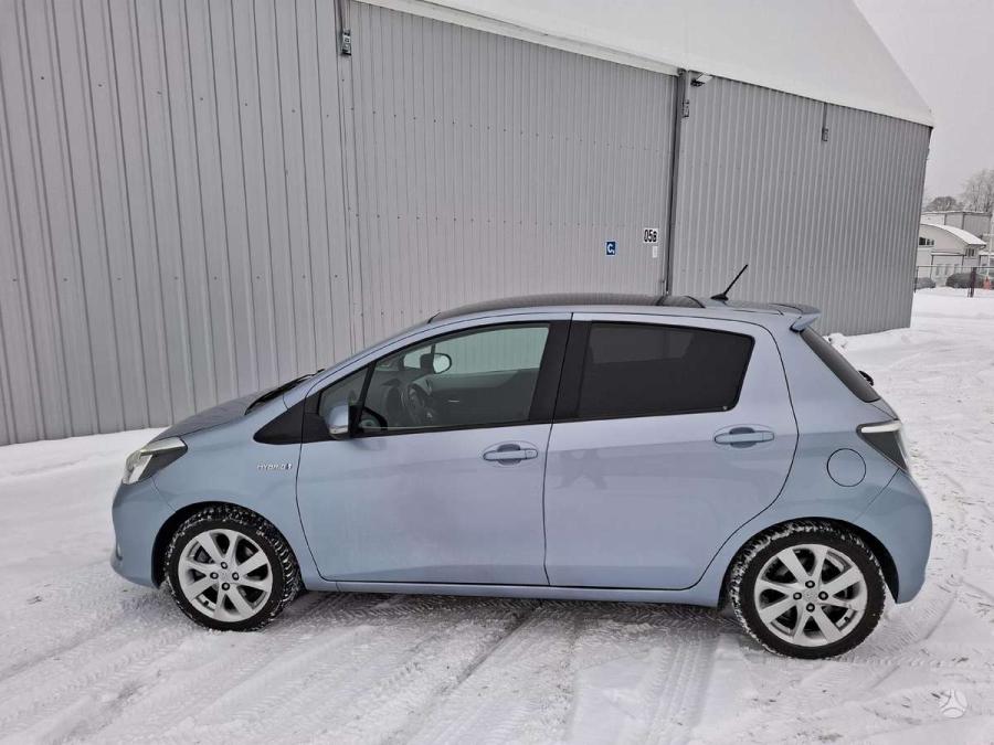 Blue Toyota Yaris 2012 in Panevezys, with an engine capacity of 1.50 L and mileage of 193 thousand km for 7000 €, photo 12 on AUTOMOTO.COM.LV