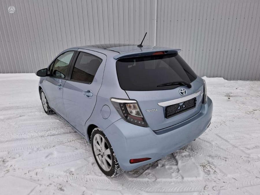 Blue Toyota Yaris 2012 in Panevezys, with an engine capacity of 1.50 L and mileage of 193 thousand km for 7000 €, photo 13 on AUTOMOTO.COM.LV