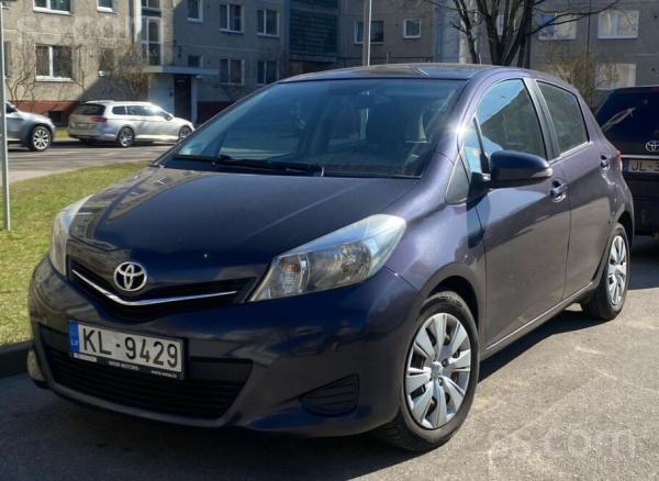 Zils Toyota Yaris 2013 Rīga, ar dzinēja tilpumu 1.40 L un nobraukumu 242 tūkst. km par 1800 €, foto 1 vietnē AUTOMOTO.COM.LV