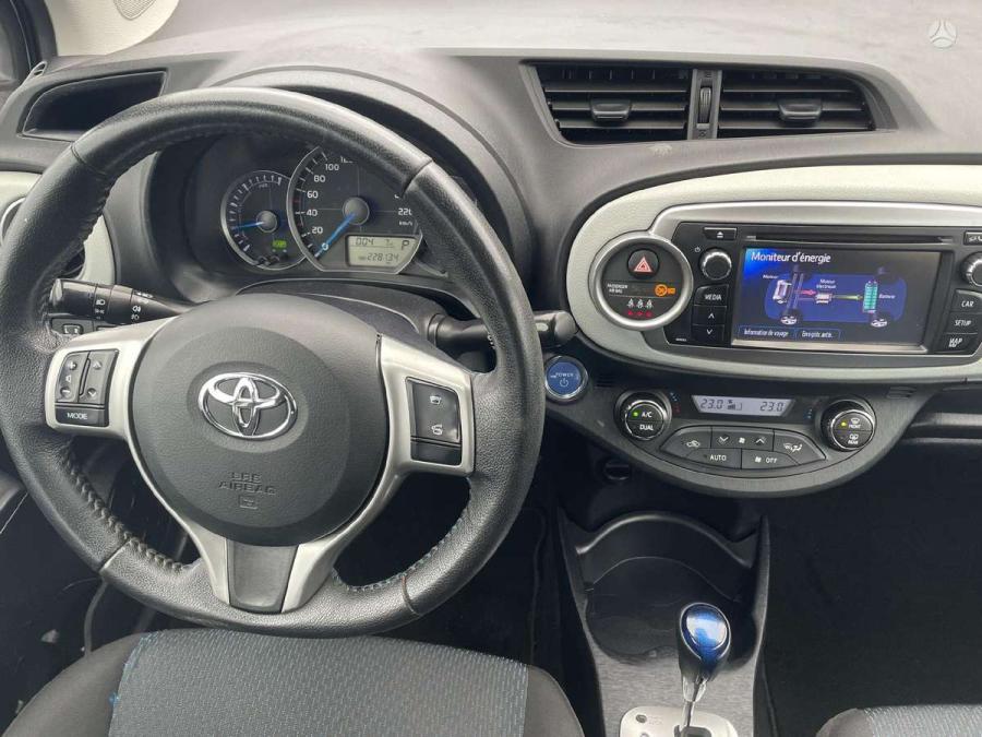 Blue Toyota Yaris 2013 in Vilnius, with an engine capacity of 1.50 L and mileage of 228 thousand km for 5950 €, photo 10 on AUTOMOTO.COM.LV