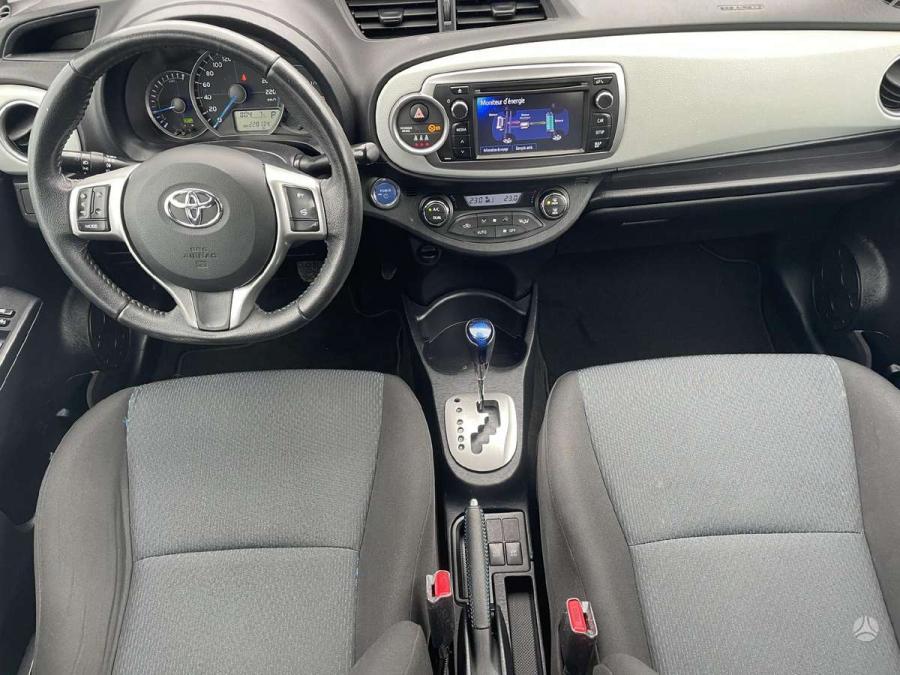 Zils Toyota Yaris 2013 Viļņa, ar dzinēja tilpumu 1.50 L un nobraukumu 228 tūkst. km par 5950 €, foto 5 vietnē AUTOMOTO.COM.LV