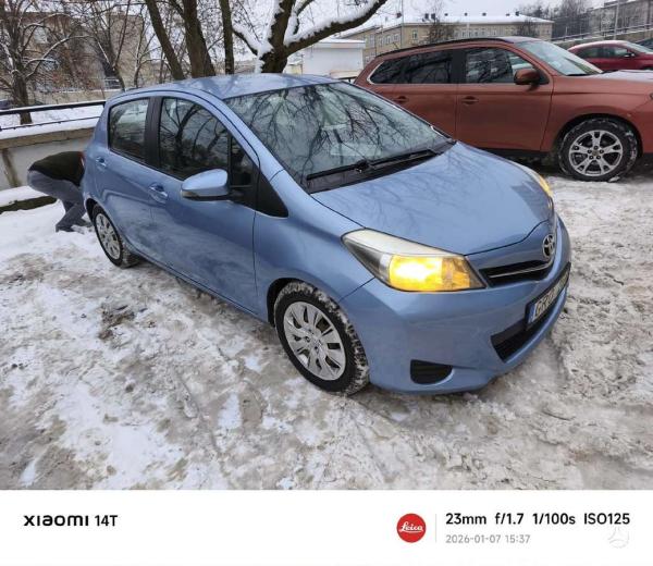Zils Toyota Yaris 2013 Viļņa, ar dzinēja tilpumu 1.36 L un nobraukumu 284 tūkst. km par 2999 €, foto 2 vietnē AUTOMOTO.COM.LV
