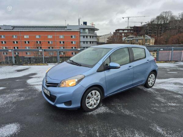 Zils Toyota Yaris 2013 Viļņa, ar dzinēja tilpumu 1.36 L un nobraukumu 284 tūkst. km par 2999 €, foto 5 vietnē AUTOMOTO.COM.LV