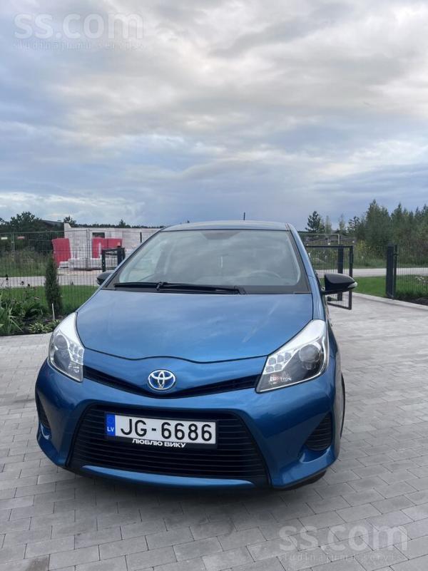 Zils Toyota Yaris 2013 Rīga, ar dzinēja tilpumu 1.50 L un nobraukumu 214 tūkst. km par 7000 €, foto 4 vietnē AUTOMOTO.COM.LV