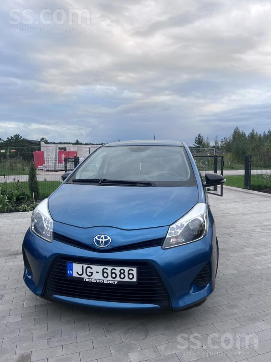 Zils Toyota Yaris 2013 Rīga, ar dzinēja tilpumu 1.50 L un nobraukumu 214 tūkst. km par 7000 €, foto 4 vietnē AUTOMOTO.COM.LV