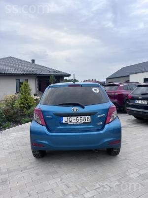 Zils Toyota Yaris 2013 Rīga, ar dzinēja tilpumu 1.50 L un nobraukumu 214 tūkst. km par 7000 €, foto 5 vietnē AUTOMOTO.COM.LV