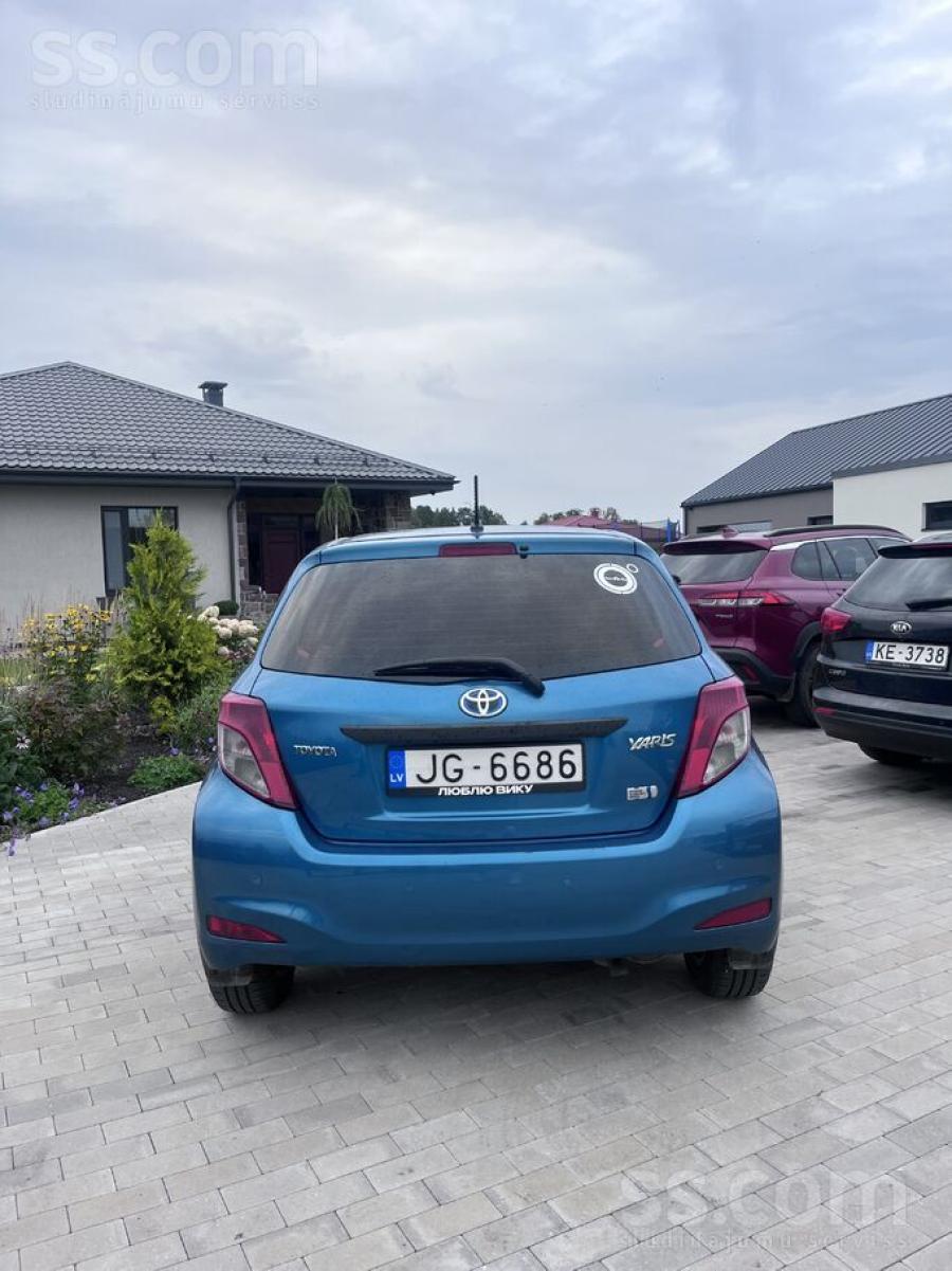 Zils Toyota Yaris 2013 Rīga, ar dzinēja tilpumu 1.50 L un nobraukumu 214 tūkst. km par 7000 €, foto 5 vietnē AUTOMOTO.COM.LV