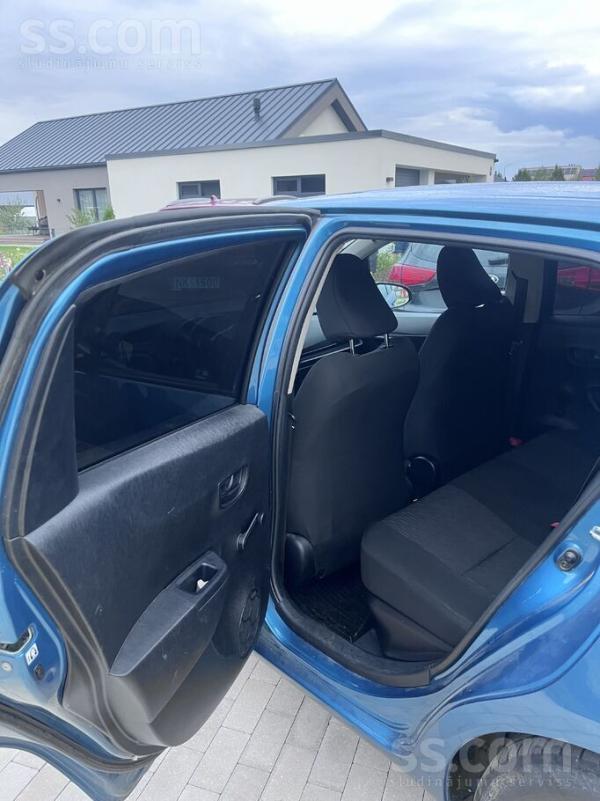 Zils Toyota Yaris 2013 Rīga, ar dzinēja tilpumu 1.50 L un nobraukumu 214 tūkst. km par 7000 €, foto 10 vietnē AUTOMOTO.COM.LV