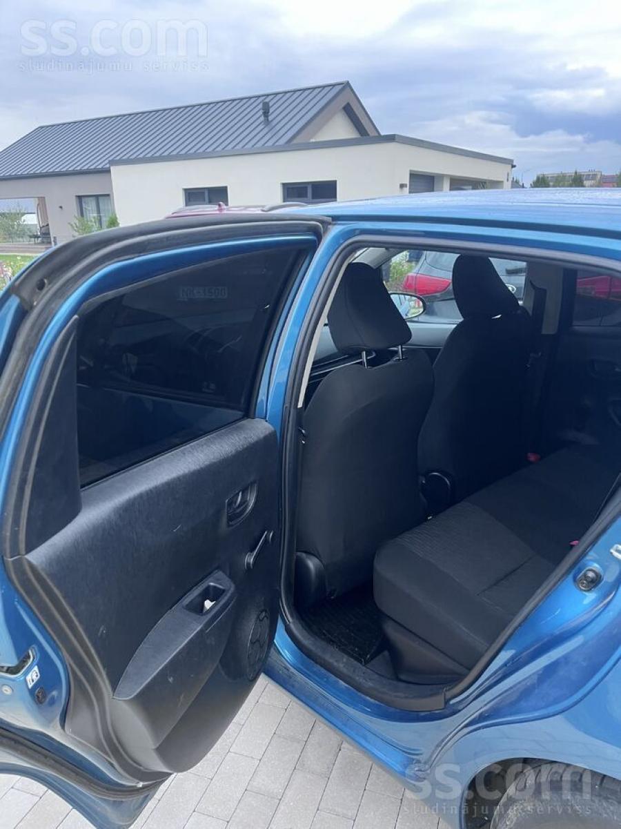 Zils Toyota Yaris 2013 Rīga, ar dzinēja tilpumu 1.50 L un nobraukumu 214 tūkst. km par 7000 €, foto 10 vietnē AUTOMOTO.COM.LV