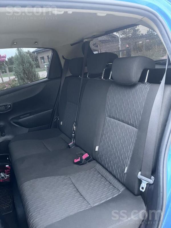 Zils Toyota Yaris 2013 Rīga, ar dzinēja tilpumu 1.50 L un nobraukumu 214 tūkst. km par 7000 €, foto 11 vietnē AUTOMOTO.COM.LV