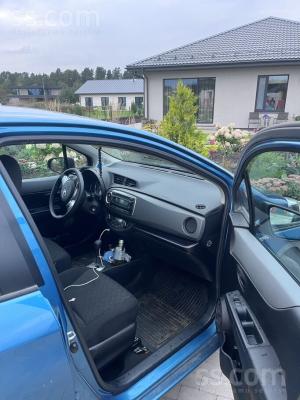 Zils Toyota Yaris 2013 Rīga, ar dzinēja tilpumu 1.50 L un nobraukumu 214 tūkst. km par 7000 €, foto 12 vietnē AUTOMOTO.COM.LV