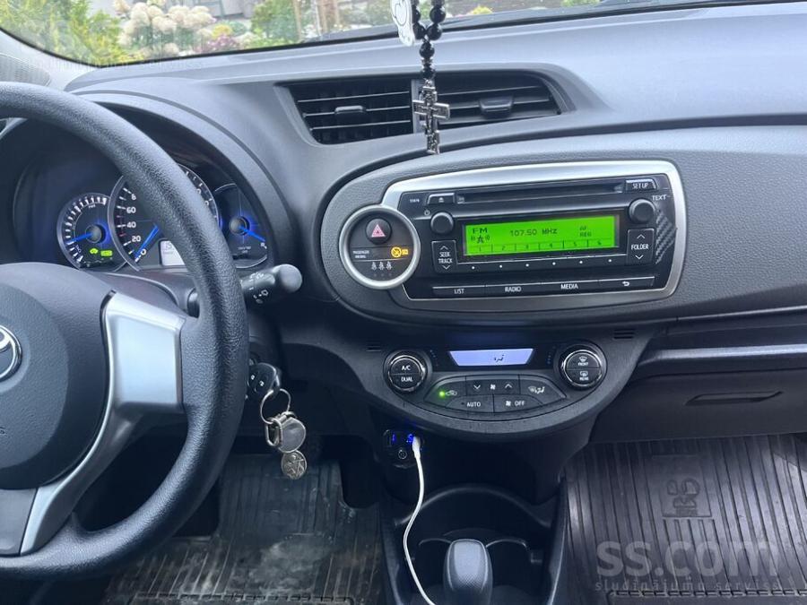 Zils Toyota Yaris 2013 Rīga, ar dzinēja tilpumu 1.50 L un nobraukumu 214 tūkst. km par 7000 €, foto 14 vietnē AUTOMOTO.COM.LV