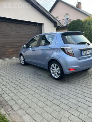 Zils Toyota Yaris 2013 Rīga, ar dzinēja tilpumu 1.50 L un nobraukumu 0 tūkst. km par 7350 €, foto 3 vietnē AUTOMOTO.COM.LV