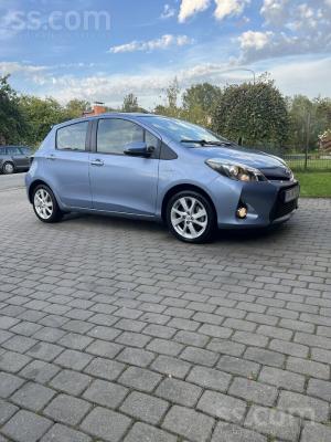 Zils Toyota Yaris 2013 Rīga, ar dzinēja tilpumu 1.50 L un nobraukumu 0 tūkst. km par 7350 €, foto 4 vietnē AUTOMOTO.COM.LV