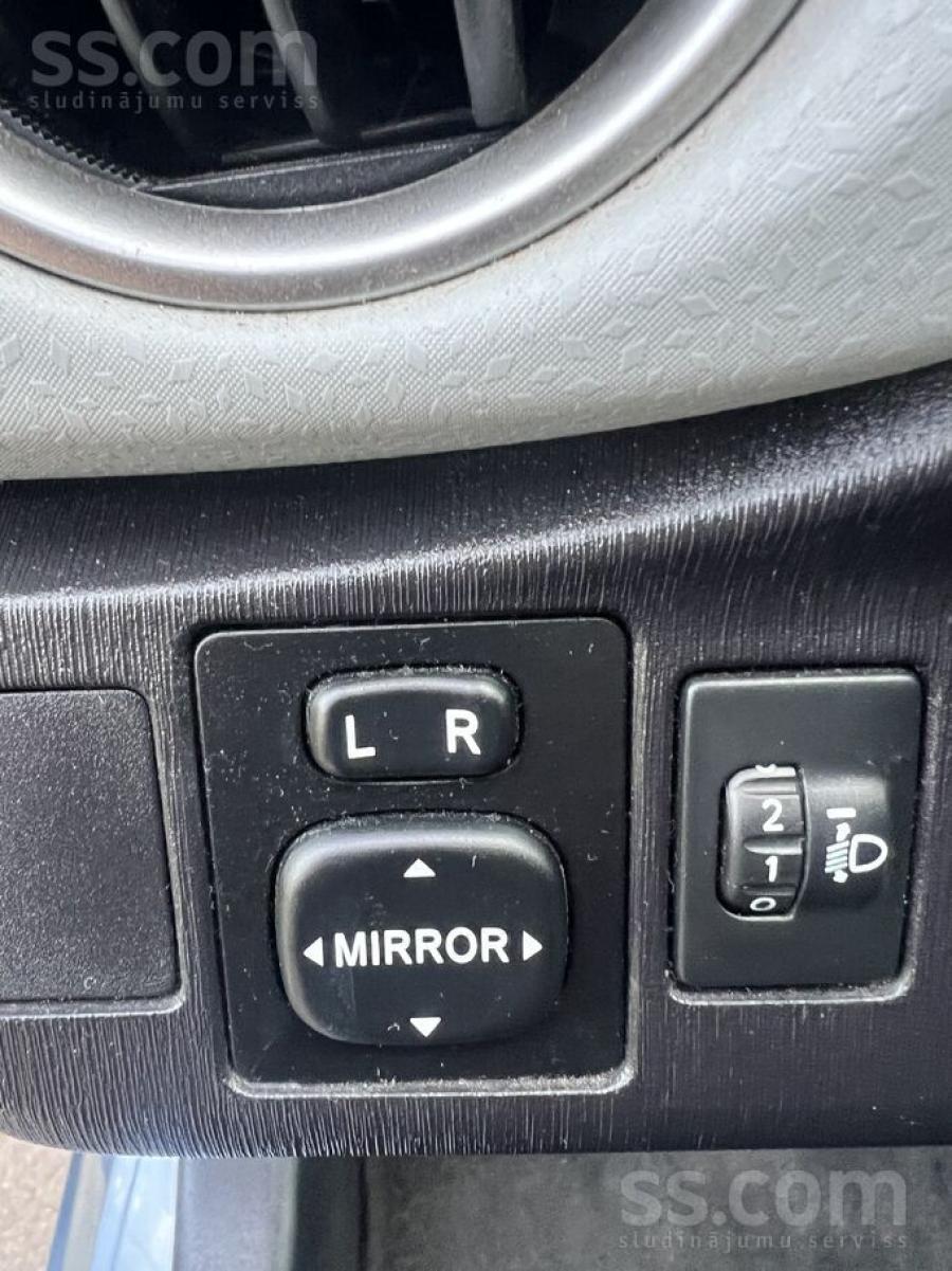 Zils Toyota Yaris 2013 Rīga, ar dzinēja tilpumu 1.50 L un nobraukumu 0 tūkst. km par 7350 €, foto 22 vietnē AUTOMOTO.COM.LV