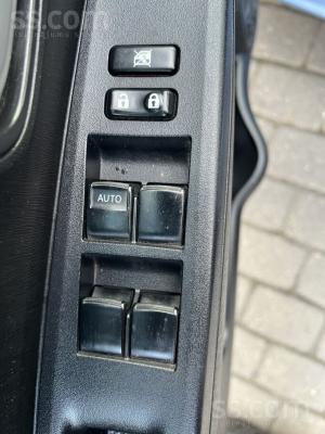 Zils Toyota Yaris 2013 Rīga, ar dzinēja tilpumu 1.50 L un nobraukumu 0 tūkst. km par 7350 €, foto 24 vietnē AUTOMOTO.COM.LV