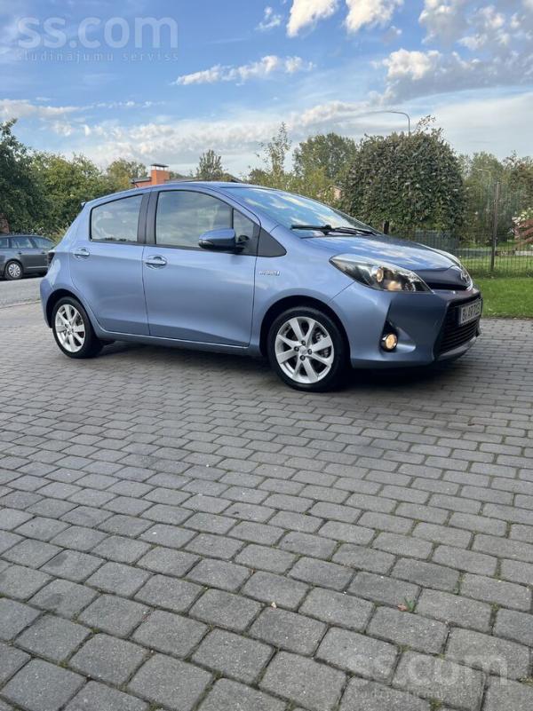 Zils Toyota Yaris 2013 Rīga, ar dzinēja tilpumu 1.50 L un nobraukumu 0 tūkst. km par 7350 €, foto 4 vietnē AUTOMOTO.COM.LV