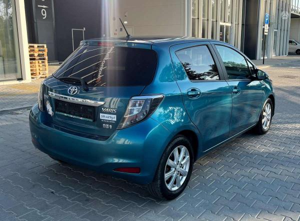 Blue Toyota Yaris 2014 in Vilnius, with an engine capacity of 1.50 L and mileage of 117 thousand km for 6990 €, photo 3 on AUTOMOTO.COM.LV