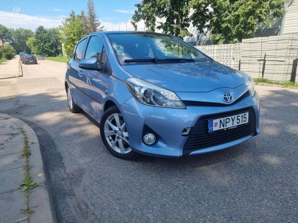 Zils Toyota Yaris 2014 Viļņa, ar dzinēja tilpumu 1.50 L un nobraukumu 214 tūkst. km par 6999 €, foto 1 vietnē AUTOMOTO.COM.LV