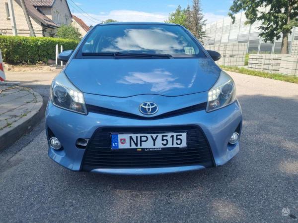 Zils Toyota Yaris 2014 Viļņa, ar dzinēja tilpumu 1.50 L un nobraukumu 214 tūkst. km par 6999 €, foto 2 vietnē AUTOMOTO.COM.LV