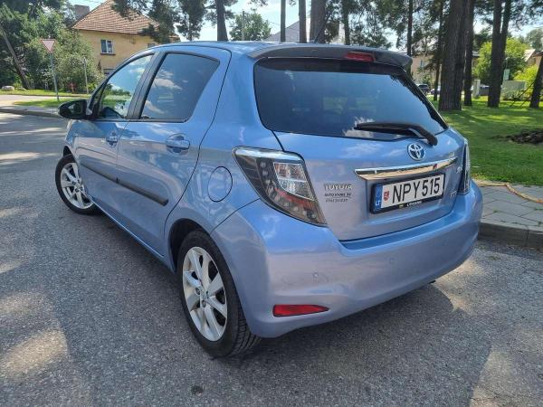 Zils Toyota Yaris 2014 Viļņa, ar dzinēja tilpumu 1.50 L un nobraukumu 214 tūkst. km par 6999 €, foto 6 vietnē AUTOMOTO.COM.LV