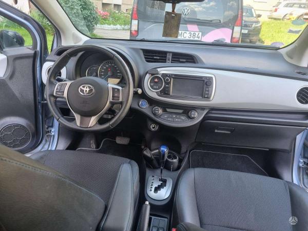 Zils Toyota Yaris 2014 Viļņa, ar dzinēja tilpumu 1.50 L un nobraukumu 214 tūkst. km par 6999 €, foto 10 vietnē AUTOMOTO.COM.LV
