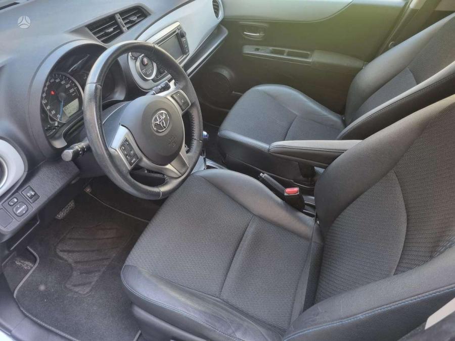 Blue Toyota Yaris 2014 in Vilnius, with an engine capacity of 1.50 L and mileage of 214 thousand km for 6999 €, photo 13 on AUTOMOTO.COM.LV