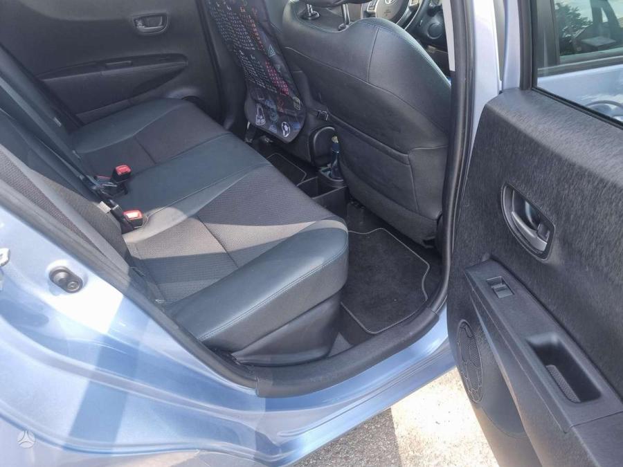 Blue Toyota Yaris 2014 in Vilnius, with an engine capacity of 1.50 L and mileage of 214 thousand km for 6999 €, photo 15 on AUTOMOTO.COM.LV