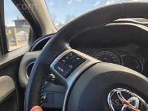 Zils Toyota Yaris 2015 Rīga, ar dzinēja tilpumu 1.40 L un nobraukumu 191 tūkst. km par 6995 €, foto 18 vietnē AUTOMOTO.COM.LV