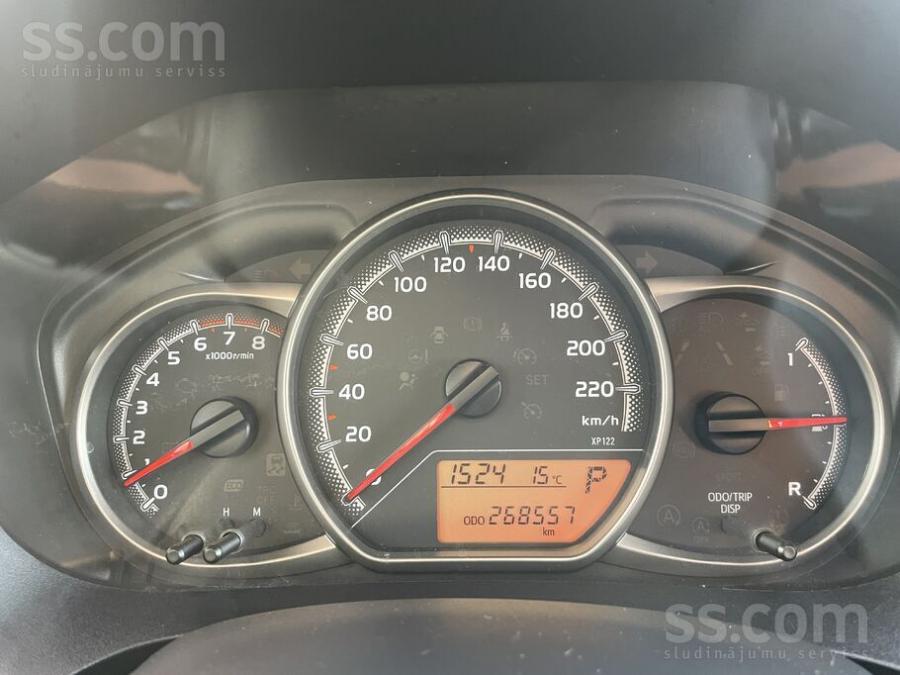 Zils Toyota Yaris 2015 Talsi, ar dzinēja tilpumu 1.30 L un nobraukumu 269 tūkst. km par 5900 €, foto 13 vietnē AUTOMOTO.COM.LV