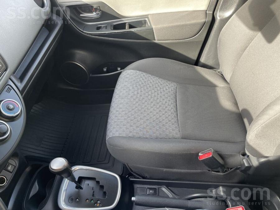 Zils Toyota Yaris 2015 Talsi, ar dzinēja tilpumu 1.30 L un nobraukumu 269 tūkst. km par 5900 €, foto 17 vietnē AUTOMOTO.COM.LV