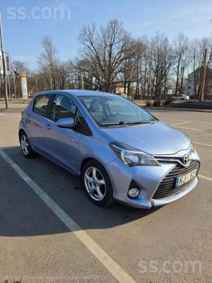 Zils Toyota Yaris 2016 Rīga, ar dzinēja tilpumu 1.30 L un nobraukumu 115 tūkst. km par 7600 €, foto  vietnē AUTOMOTO.COM.LV