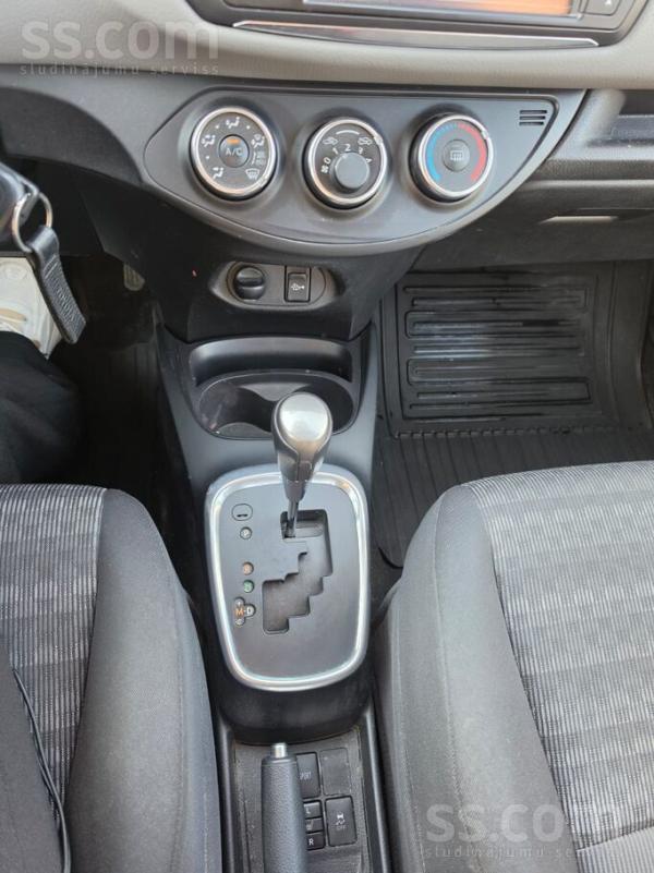 Тойота Ярис 2016 в Рига на AUTOMOTO.COM.LV Синий Тойота Ярис 2016 в Рига, объемом двигателя 1.30 л и пробегом 115 тыс. км за 7600 €, фото 10 на AUTOMOTO.COM.LV