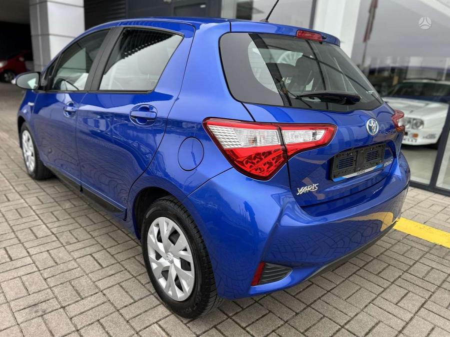 Blue Toyota Yaris 2017 in Vilnius, with an engine capacity of 1.50 L and mileage of 100 thousand km for 11777 €, photo 4 on AUTOMOTO.COM.LV