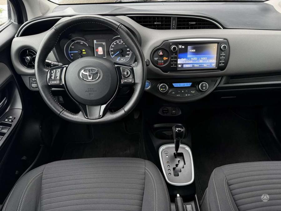 Blue Toyota Yaris 2017 in Vilnius, with an engine capacity of 1.50 L and mileage of 100 thousand km for 11777 €, photo 8 on AUTOMOTO.COM.LV