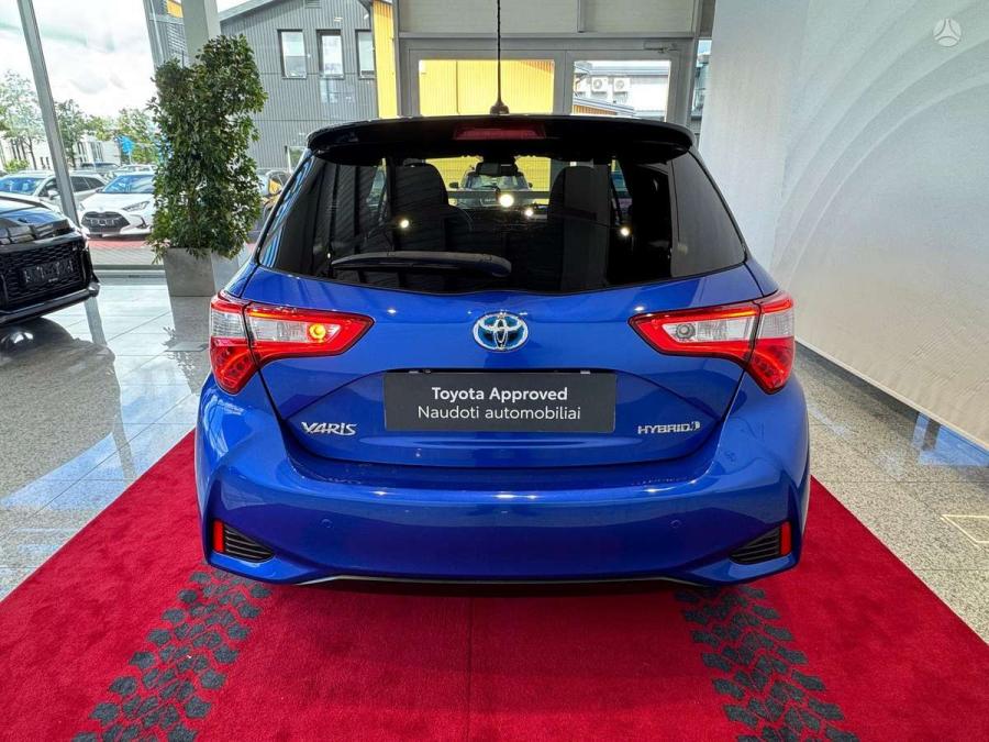 Blue Toyota Yaris 2017 in Siauliai, with an engine capacity of 1.50 L and mileage of 85 thousand km for 13900 €, photo 7 on AUTOMOTO.COM.LV