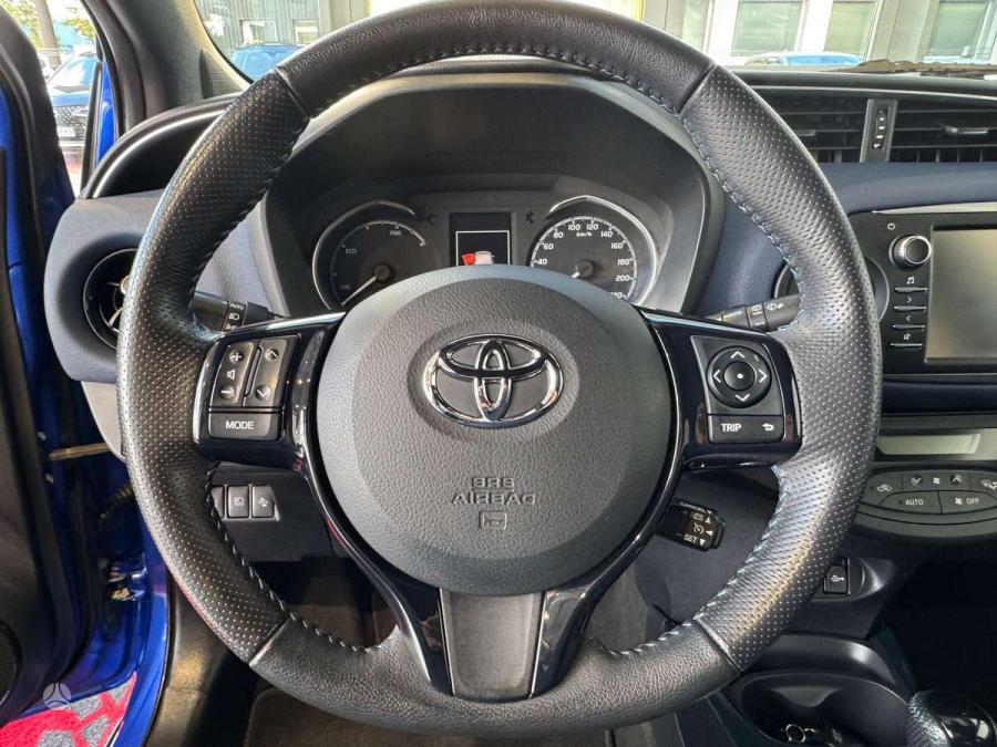 Blue Toyota Yaris 2017 in Siauliai, with an engine capacity of 1.50 L and mileage of 85 thousand km for 13900 €, photo 11 on AUTOMOTO.COM.LV