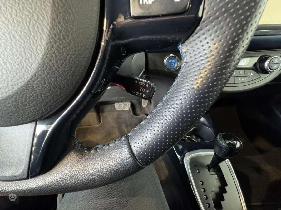 Blue Toyota Yaris 2017 in Siauliai, with an engine capacity of 1.50 L and mileage of 85 thousand km for 13900 €, photo 15 on AUTOMOTO.COM.LV