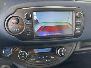 Blue Toyota Yaris 2017 in Siauliai, with an engine capacity of 1.50 L and mileage of 85 thousand km for 13900 €, photo 16 on AUTOMOTO.COM.LV