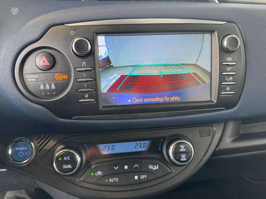 Blue Toyota Yaris 2017 in Siauliai, with an engine capacity of 1.50 L and mileage of 85 thousand km for 13900 €, photo 16 on AUTOMOTO.COM.LV