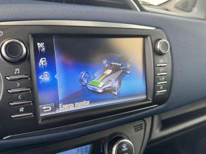 Blue Toyota Yaris 2017 in Siauliai, with an engine capacity of 1.50 L and mileage of 85 thousand km for 13900 €, photo 17 on AUTOMOTO.COM.LV