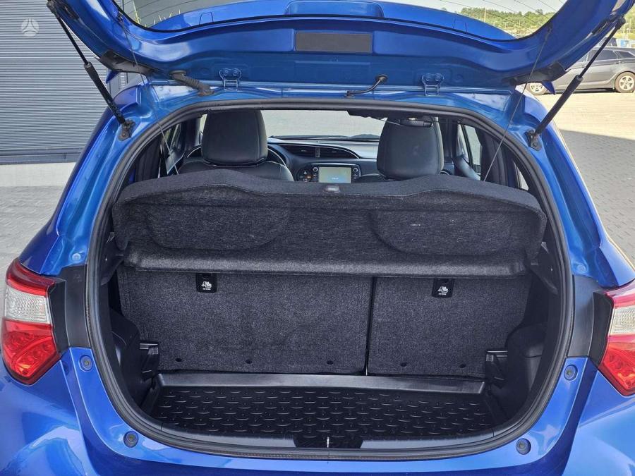 Zils Toyota Yaris 2017 Viļņa, ar dzinēja tilpumu 1.50 L un nobraukumu 121 tūkst. km par 11700 €, foto 16 vietnē AUTOMOTO.COM.LV