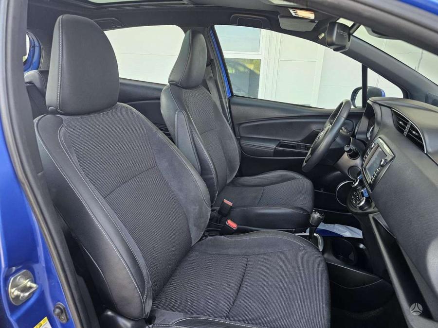 Zils Toyota Yaris 2017 Viļņa, ar dzinēja tilpumu 1.50 L un nobraukumu 121 tūkst. km par 11700 €, foto 17 vietnē AUTOMOTO.COM.LV